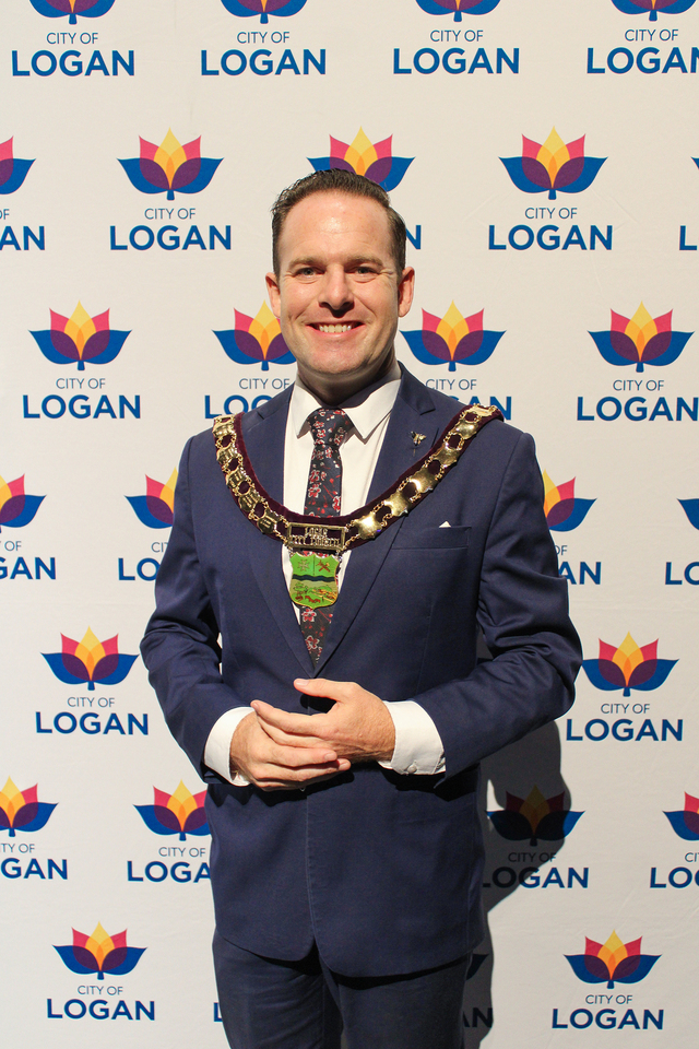 Mayor Raven sworn in alongside largely unchanged group of councillors ...